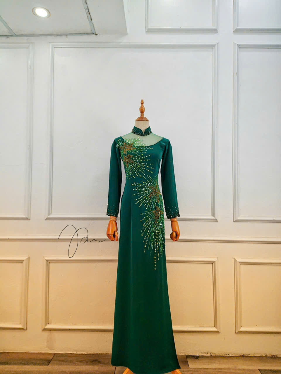 Áo dài Xanh Lá Cổ Ren Kết Châu Sa BS44 – Áo Dài Thím Ba